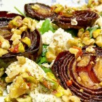 Oignons rouges en salade, et sauce pimentée aux noix - Gratinez