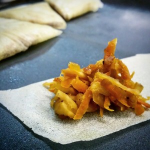 Samoussas aux légumes d'hiver et graines de cardamome - Gratinez